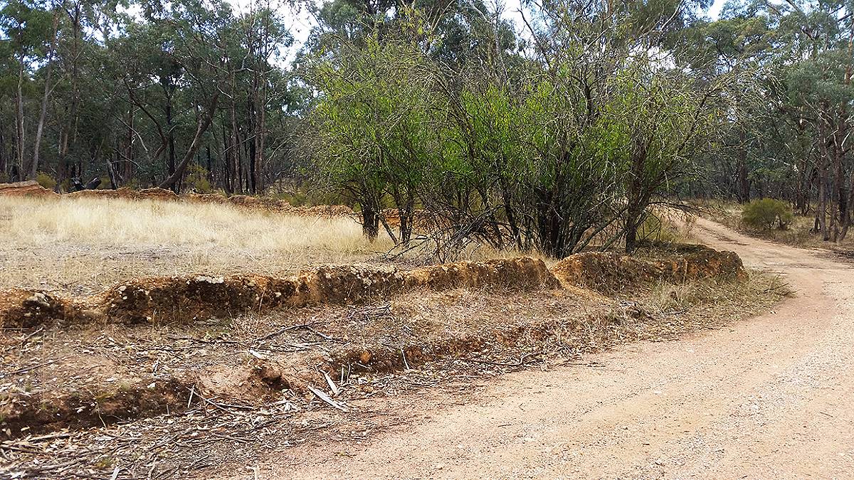 Brogan's Mud Brick Fence | Goldfields Guide