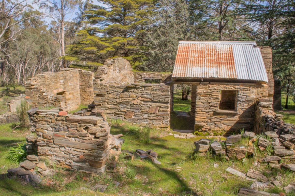 Specimen Gully Ruins and Gold Memorial | Goldfields Guide